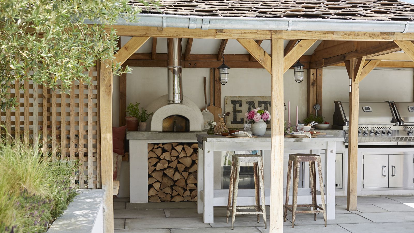 Outdoor kitchen island ideas to take alfresco cooking up a notch ...