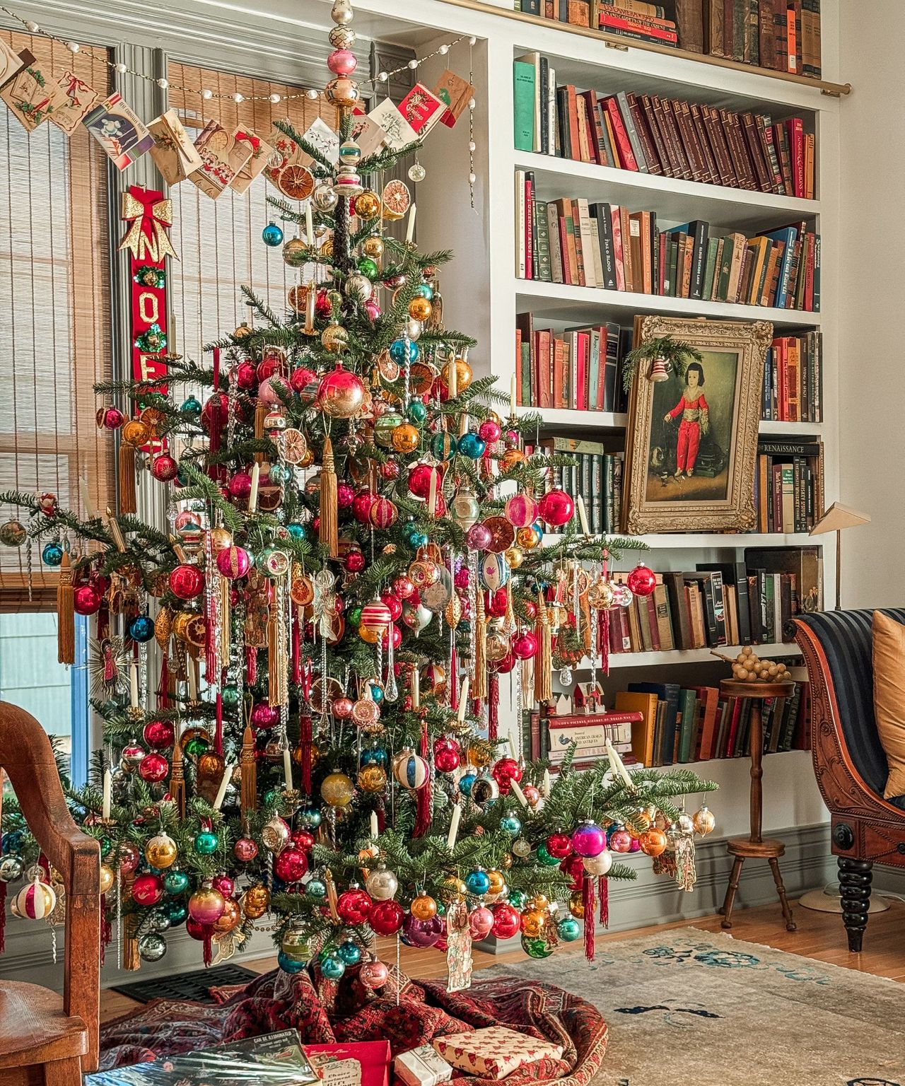 5 charming ways to decorate with vintage Christmas decor | Homes and ...