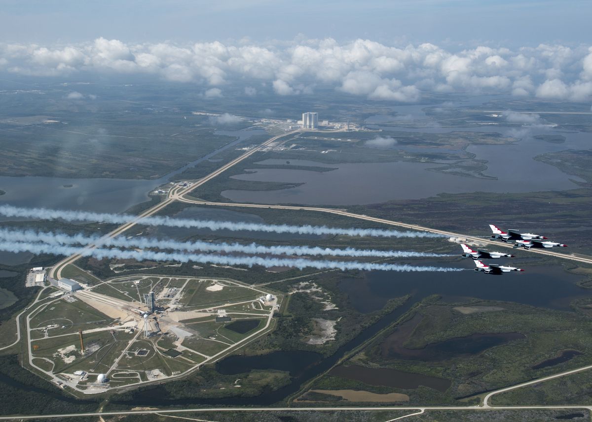 In Pictures: Buzz Aldrin Flies with the US Air Force's Thunderbirds | Space