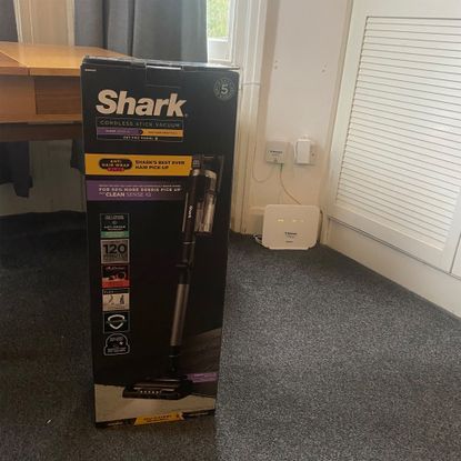 Shark Stratos IZ420UKT cordless vacuum review | Ideal Home