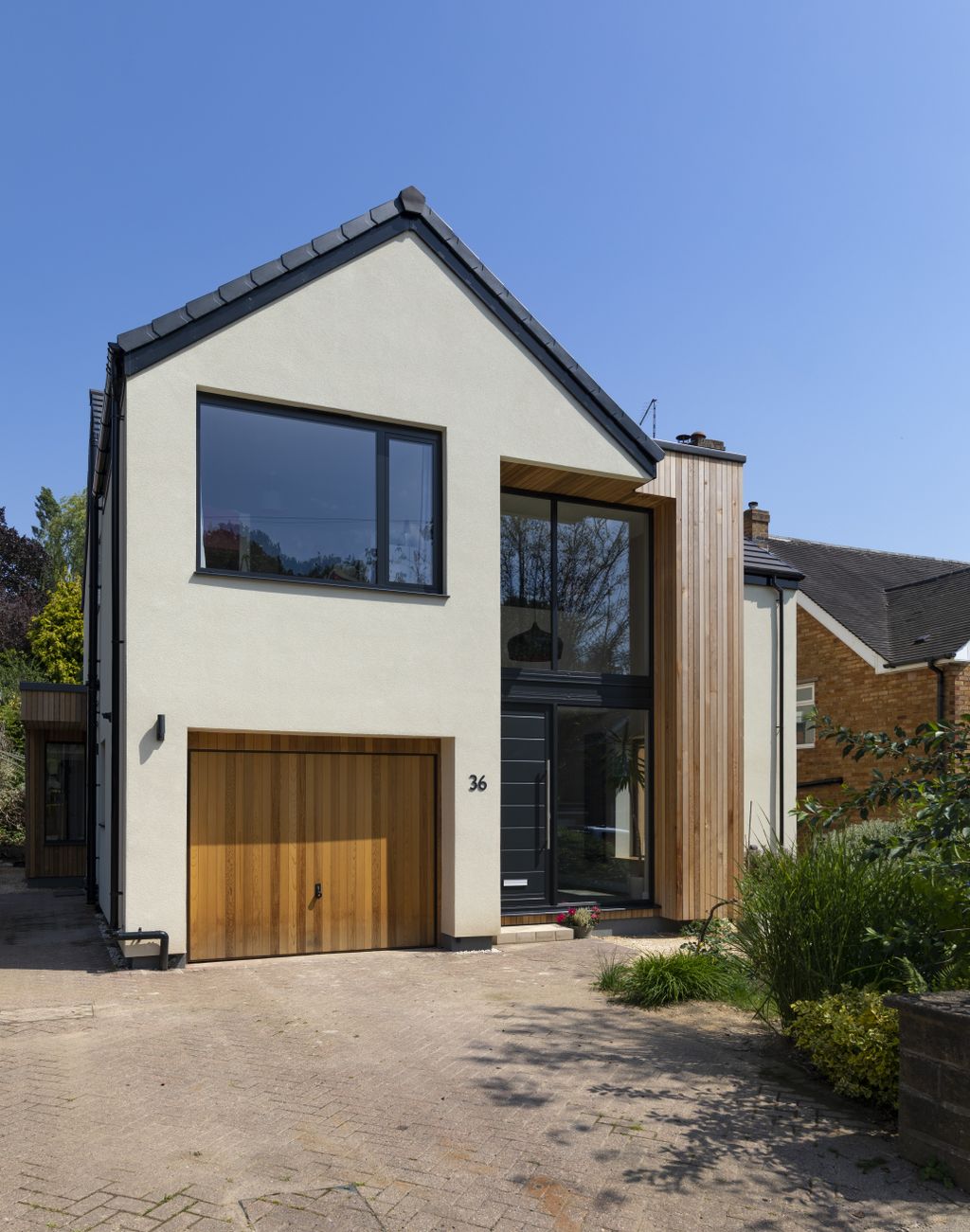 9 Front Garden Driveway Ideas for an Elegant Approach | Homebuilding