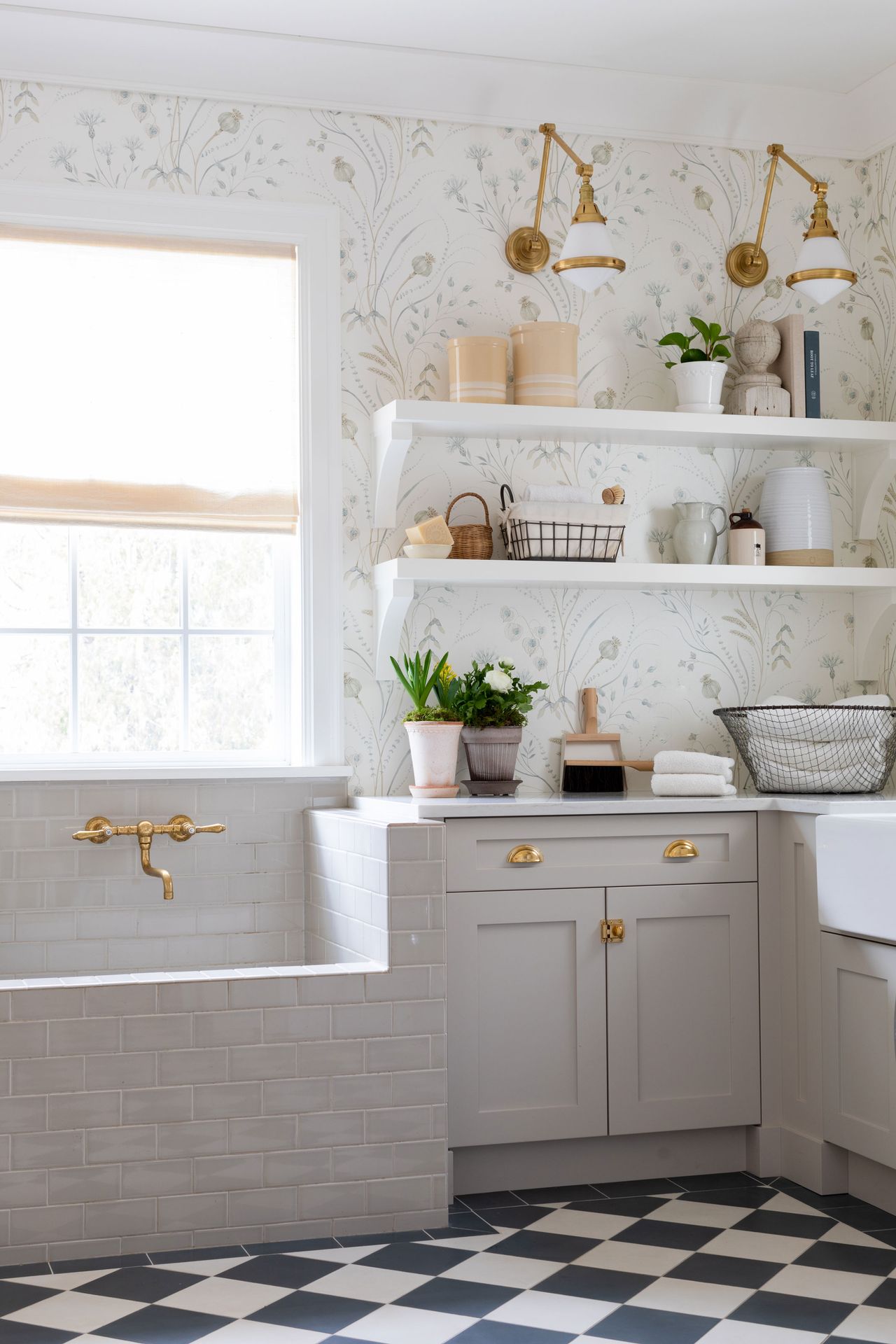 Laundry room lighting ideas – styles that look good and make laundry ...