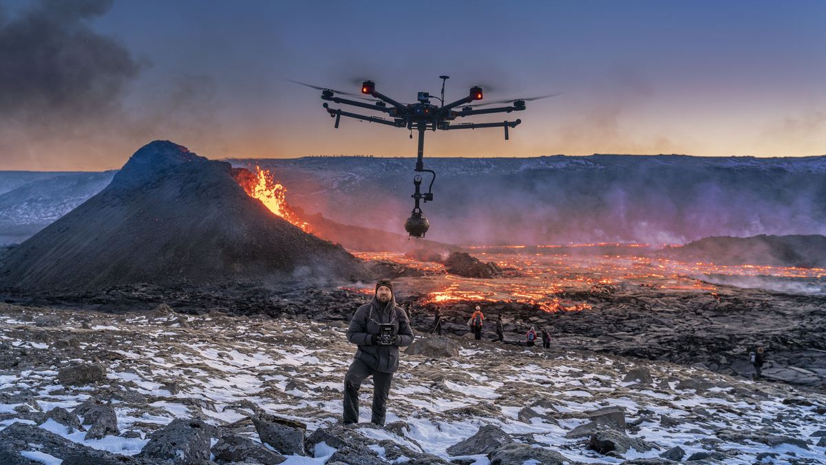Incredible Icelandic volcano eruption shot in 8K VR by Insta360 camera ...