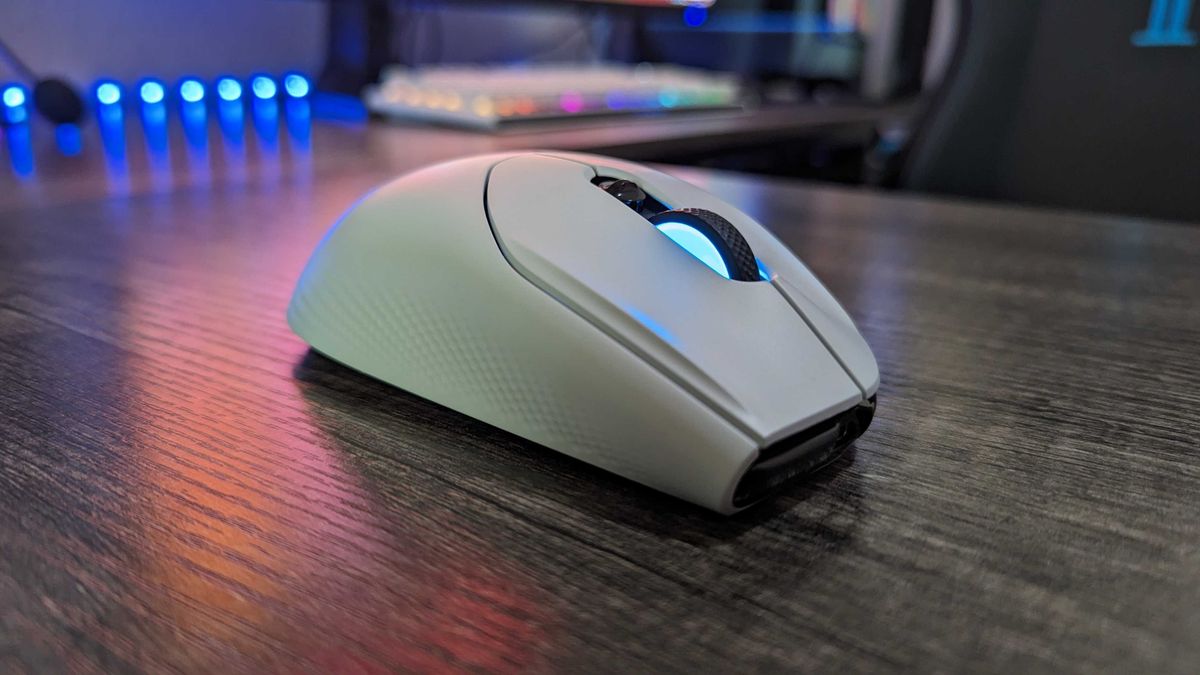 Alienware Wireless Gaming Mouse (AW620M) review: A comfortable ...