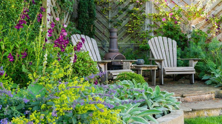 Deck edging ideas: 10 best ways to edge a deck | Homes and Gardens