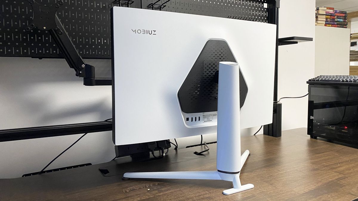 BenQ MOBIUZ EX321UX review | PC Gamer