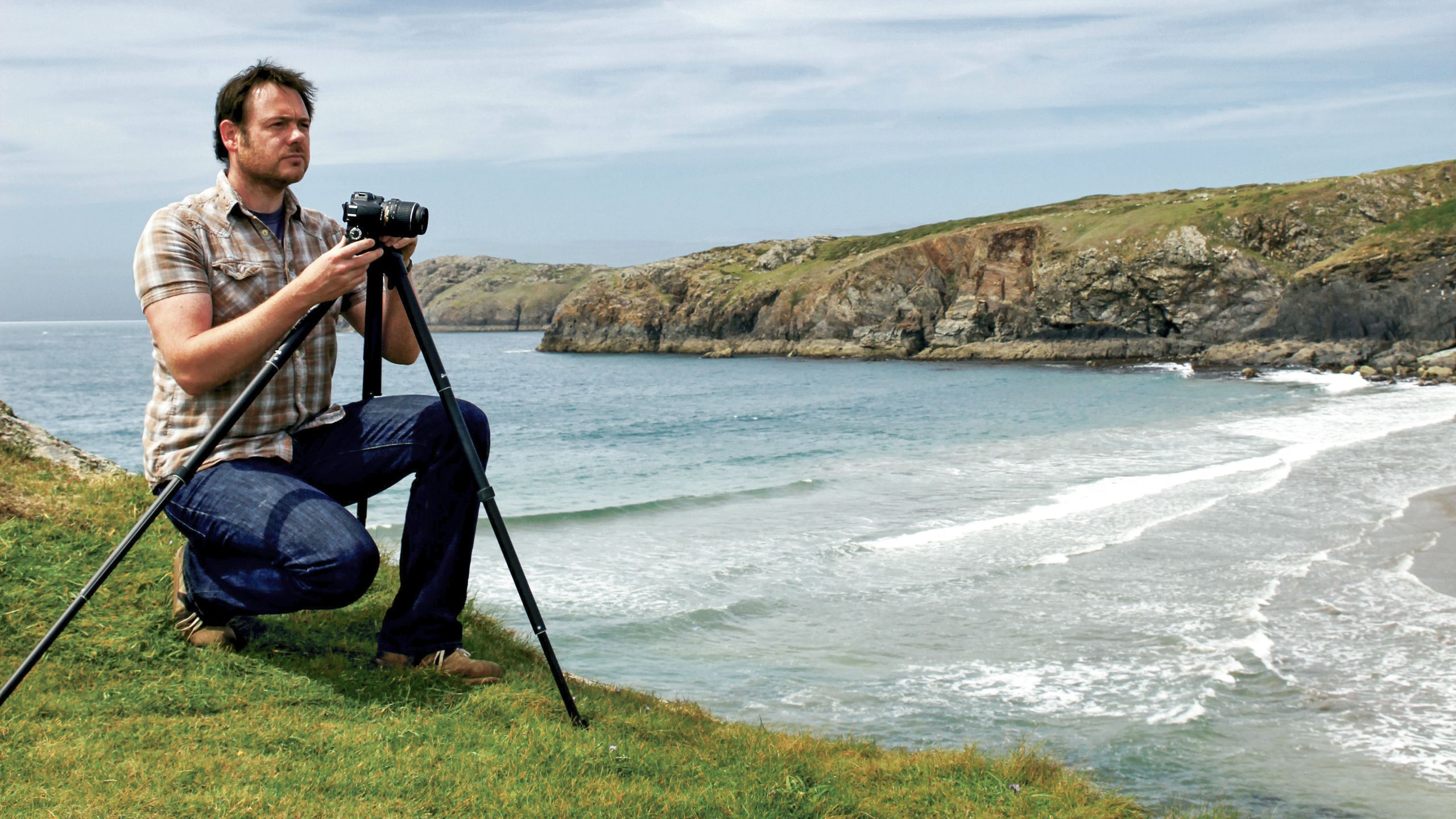 Best budget tripods in 2026: get solid support without spending over ...