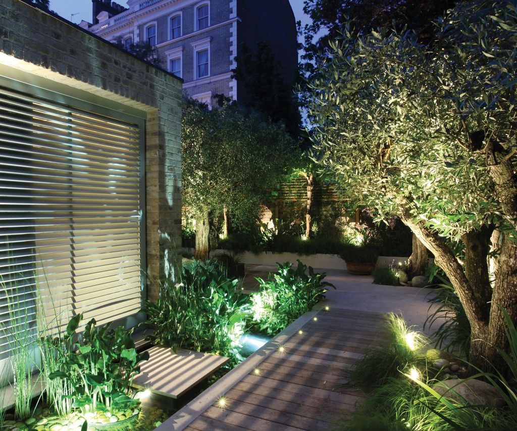 Where to position landscape lighting – expert tricks | Homebuilding