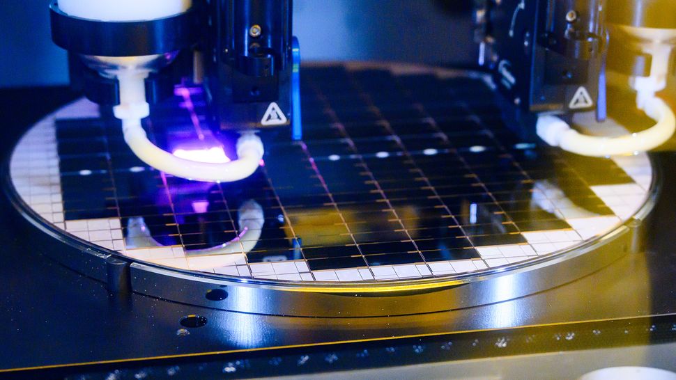 Intel opens $3.5 billion advanced Foveros 3D chip packaging facility in ...