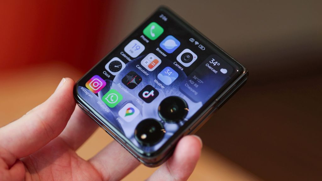 Xiaomi Mix Flip review: Leica's first flip phone | Digital Camera World