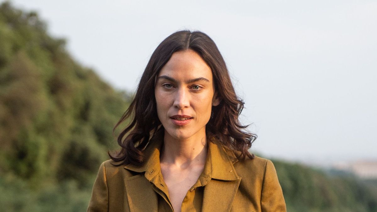 Alexa Chung embraced earth tones at the Max Mara resort show | Woman & Home