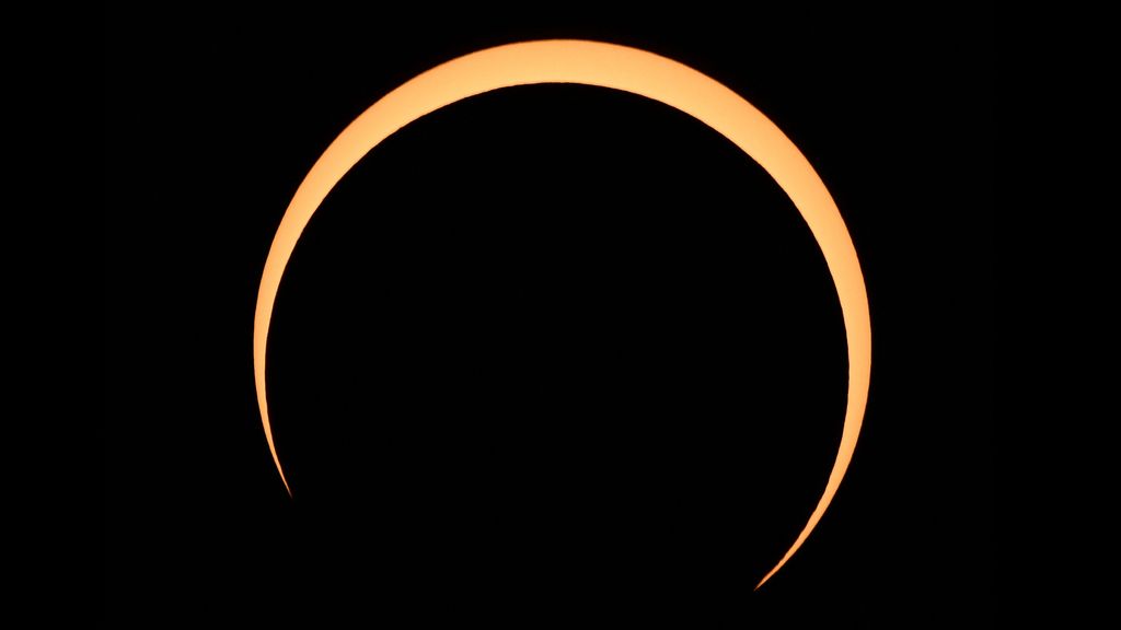 The best photos of the Oct. 14 'ring of fire' eclipse over North ...