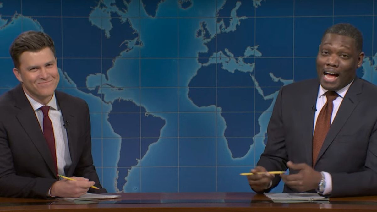 Everyone’s Talking About Colin Jost Reading Scarlett Johansson Jokes In ...