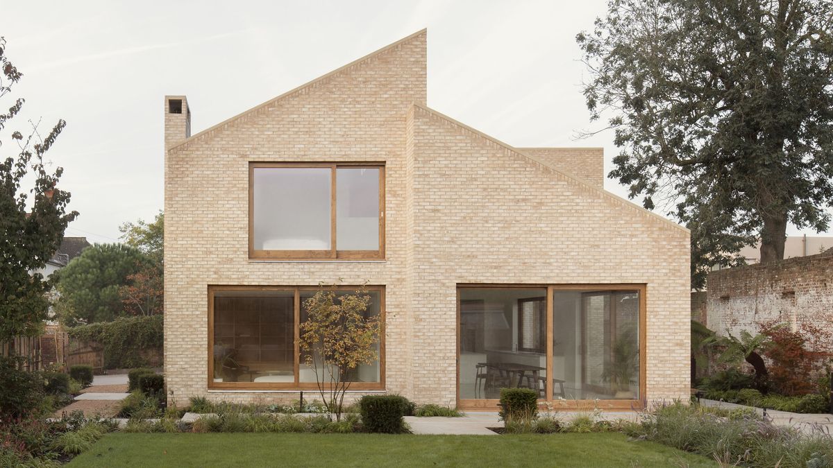Timber-framed Wimbledon house is a minimalist, low-energy affair ...