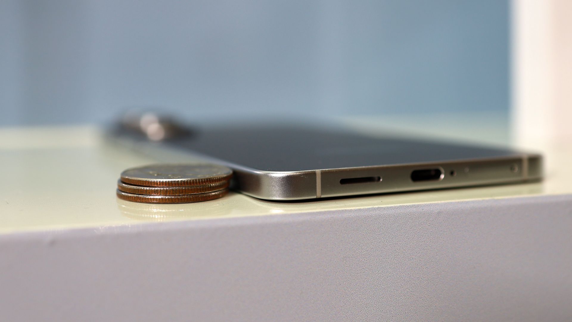I did the quarter stack test with Samsung Galaxy S25 Edge, iPhone 16 ...