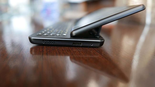 F(X) Pro 1 Hands-On: This Android Phone Has a Sliding QWERTY Keyboard ...