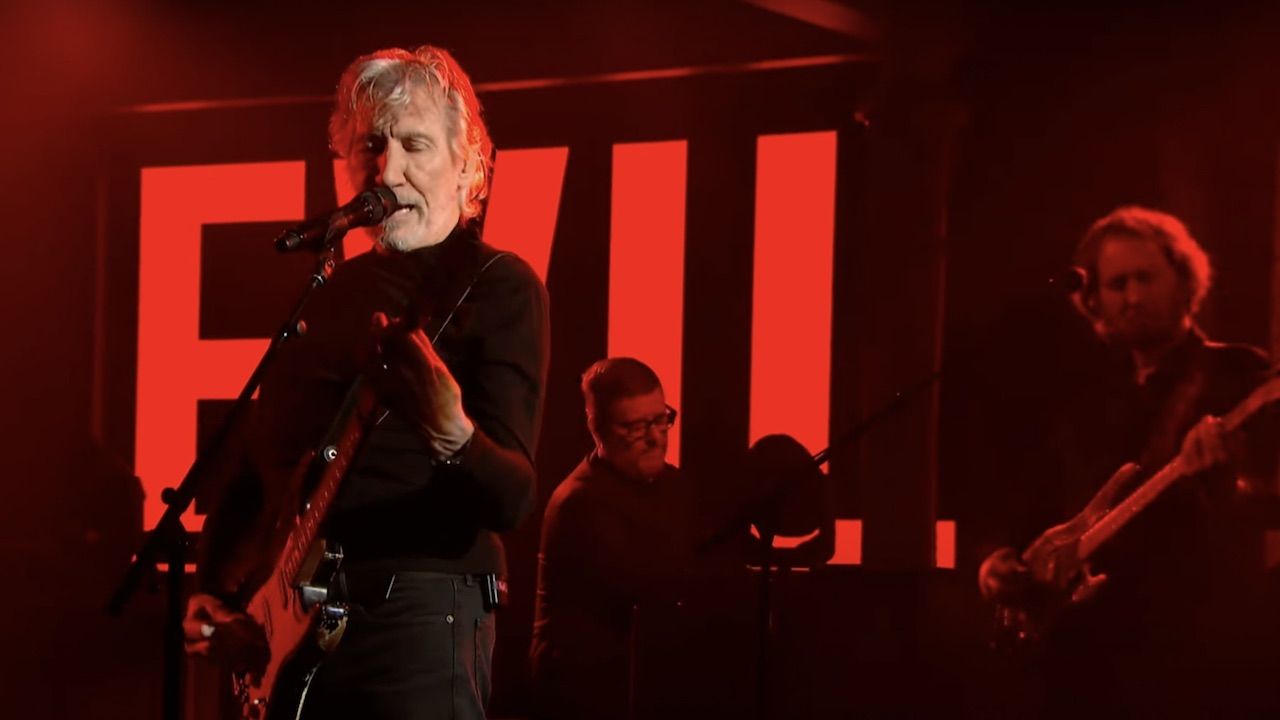 Watch Roger Waters' intense performance of Pink Floyd classics on The ...