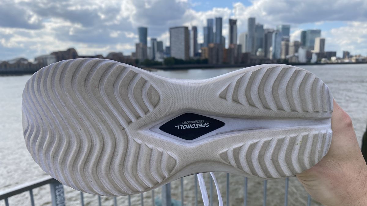 Trail running shoes vs road running shoes | Advnture