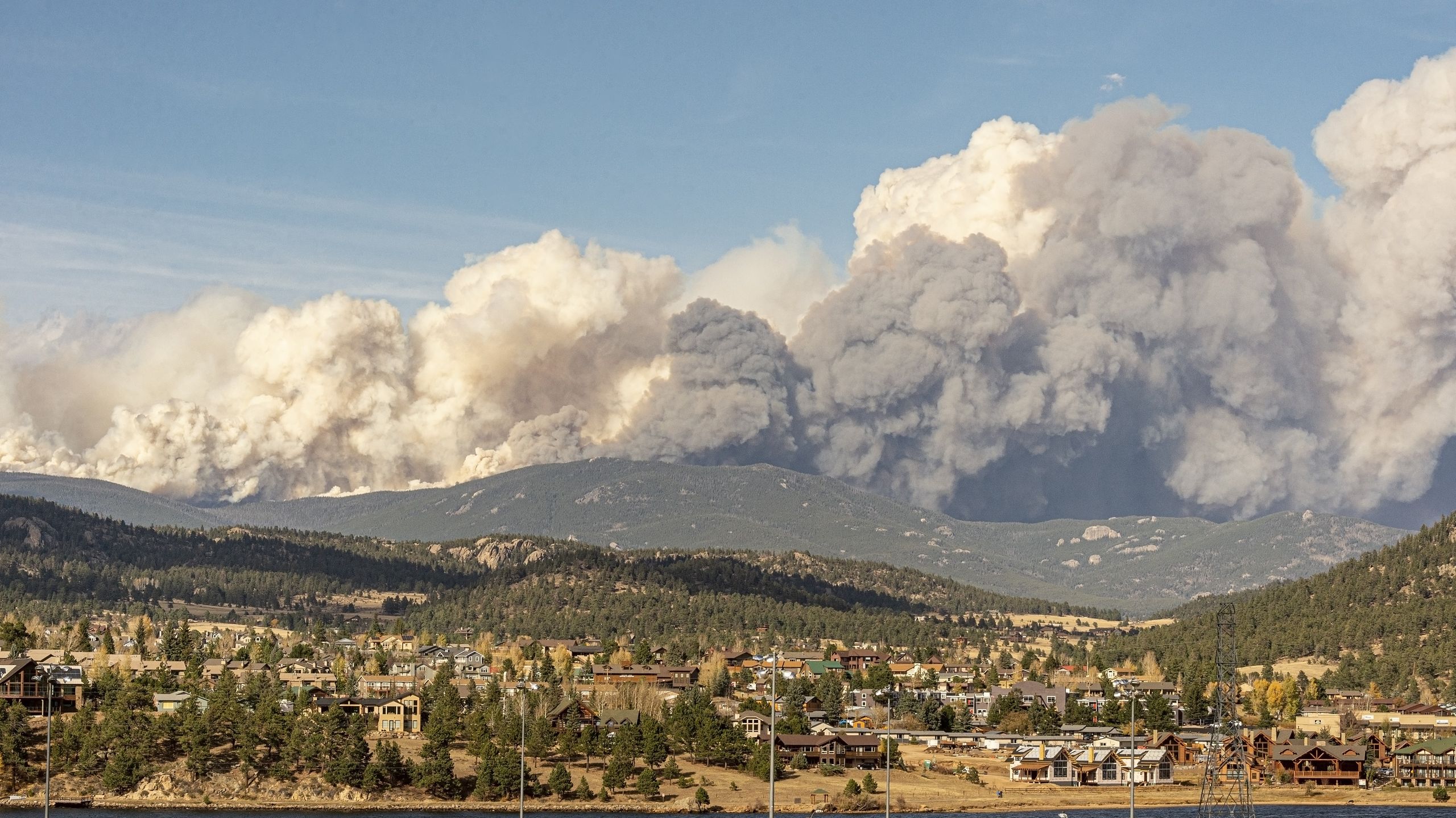 Colorado wildfire now one of largest in state history, but officials ...