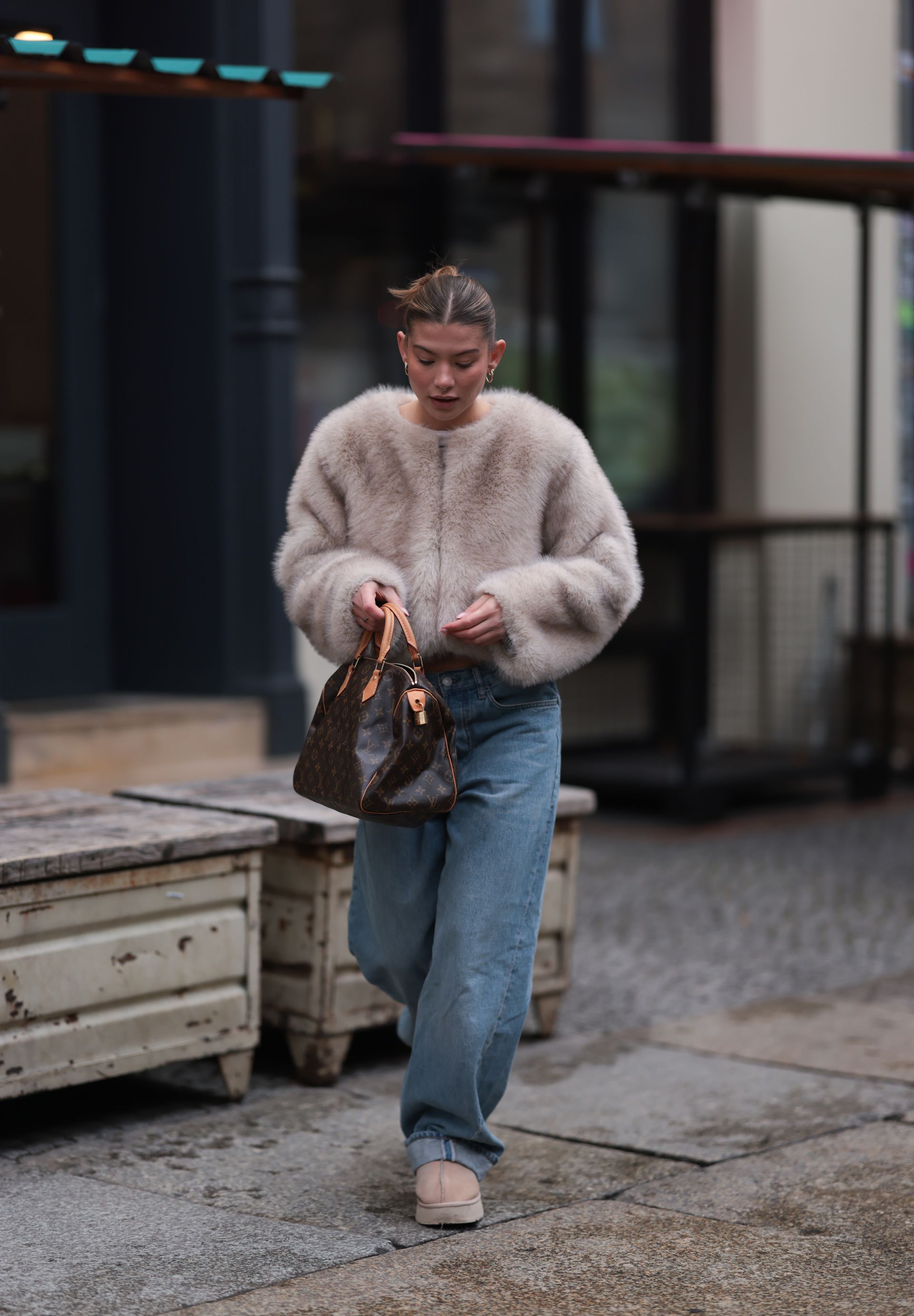 Stylish Woman Are Wearing Puddle Jeans With Ugg Boots This Winter | Who ...