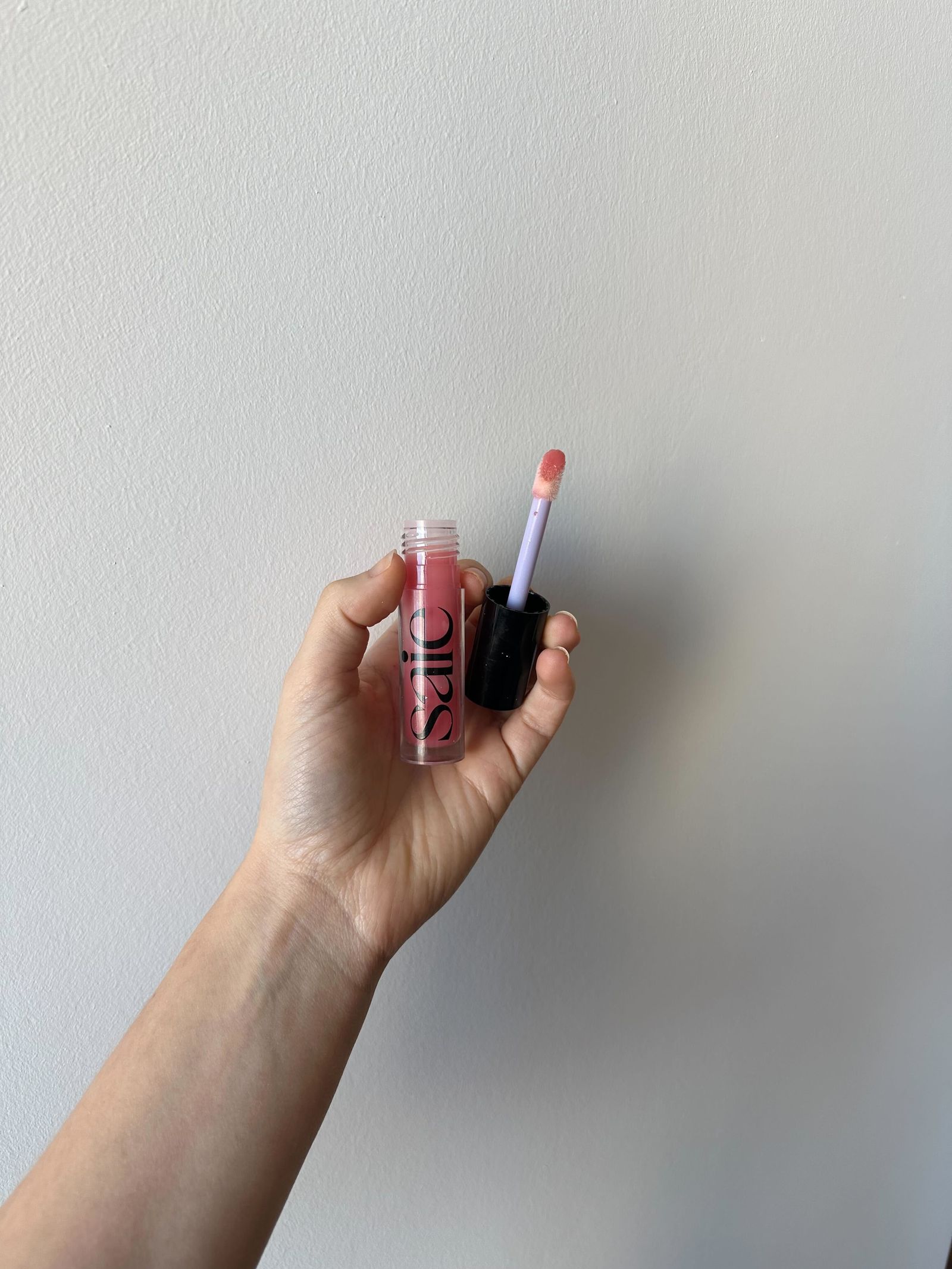 The 12 Best Lip Oils of 2025, Tested and Ranked by Editors | Who What Wear