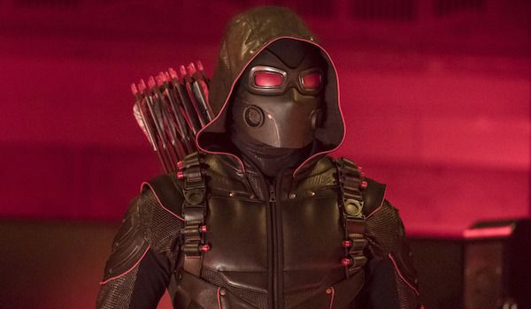 New Arrow-verse Crossover Pics Show First Look At The Ray, Dark Flash ...
