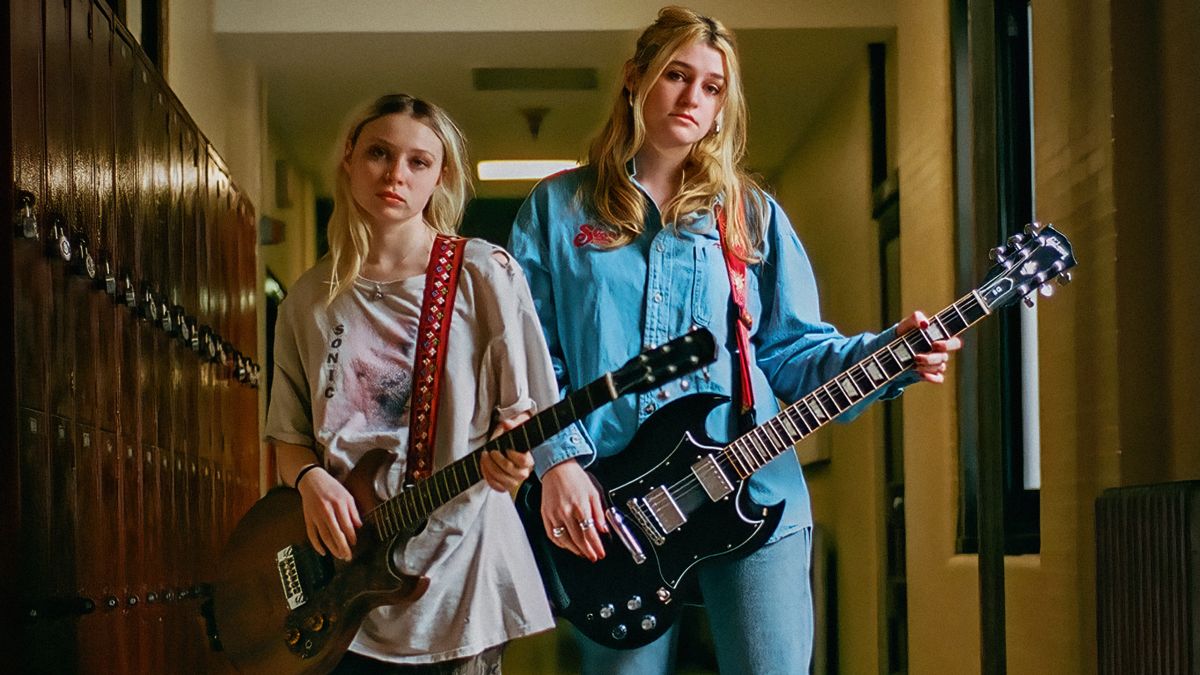 Introducing Momma, the '90s-inspired guitar duo behind one of 2022's ...