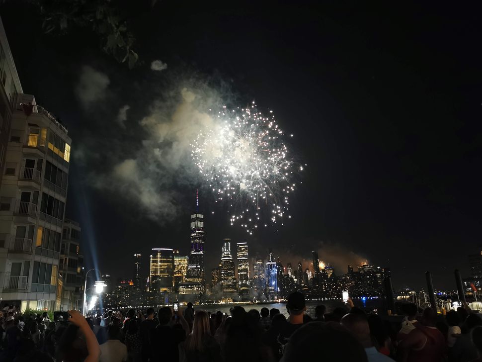 7 tips and tricks to capture fireworks on your phone like a pro | Tom's ...