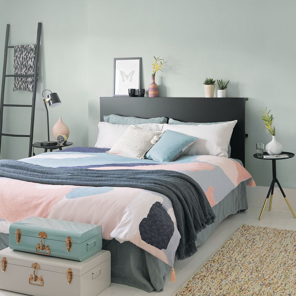 DIY headboard ideas to create a stunning backdrop for beds on a budget ...