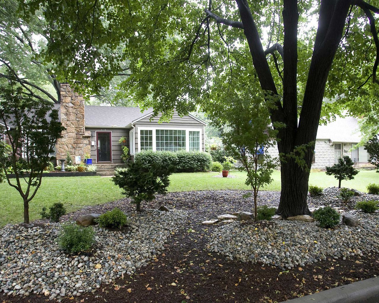 Landscaping with river rocks: 10 stylish looks for backyards | Gardeningetc