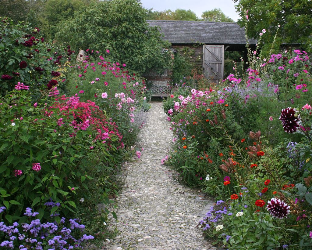 How to start a flower garden - the expert guide | Livingetc