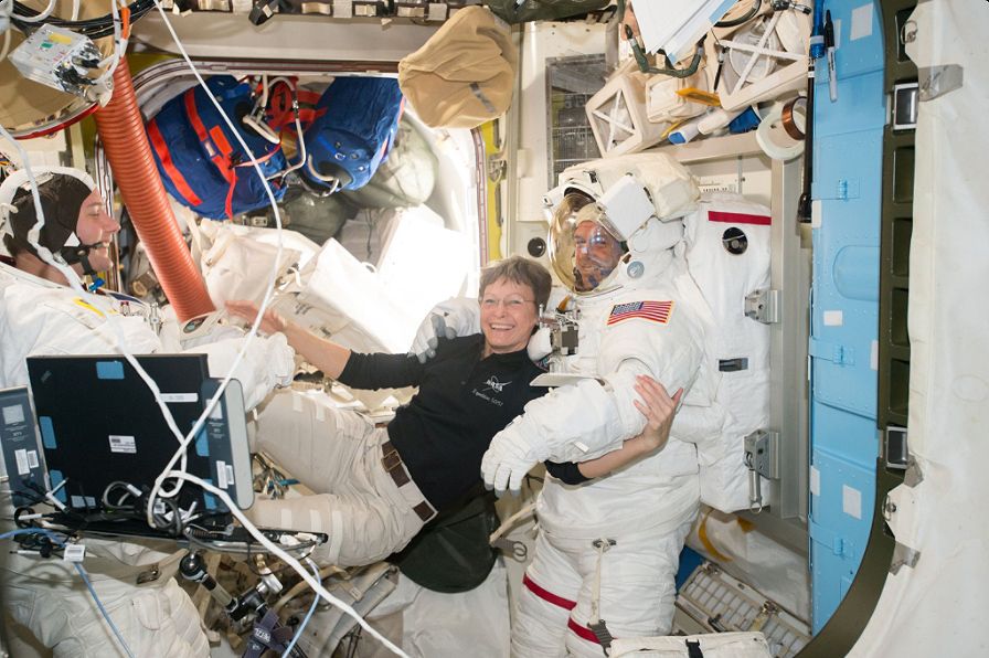 Space Station Photos: Expedition 50 Astronauts in Action: Page 6 | Space