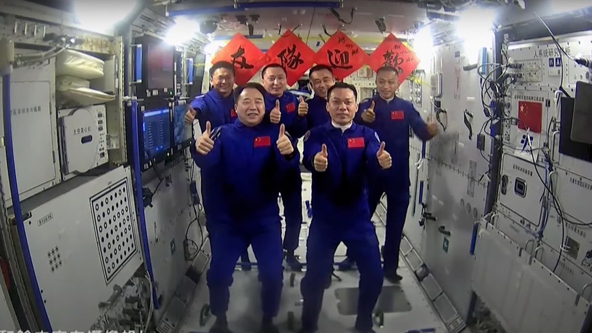 China's Shenzhou 17 astronauts arrive at Tiangong space station (video) | Space