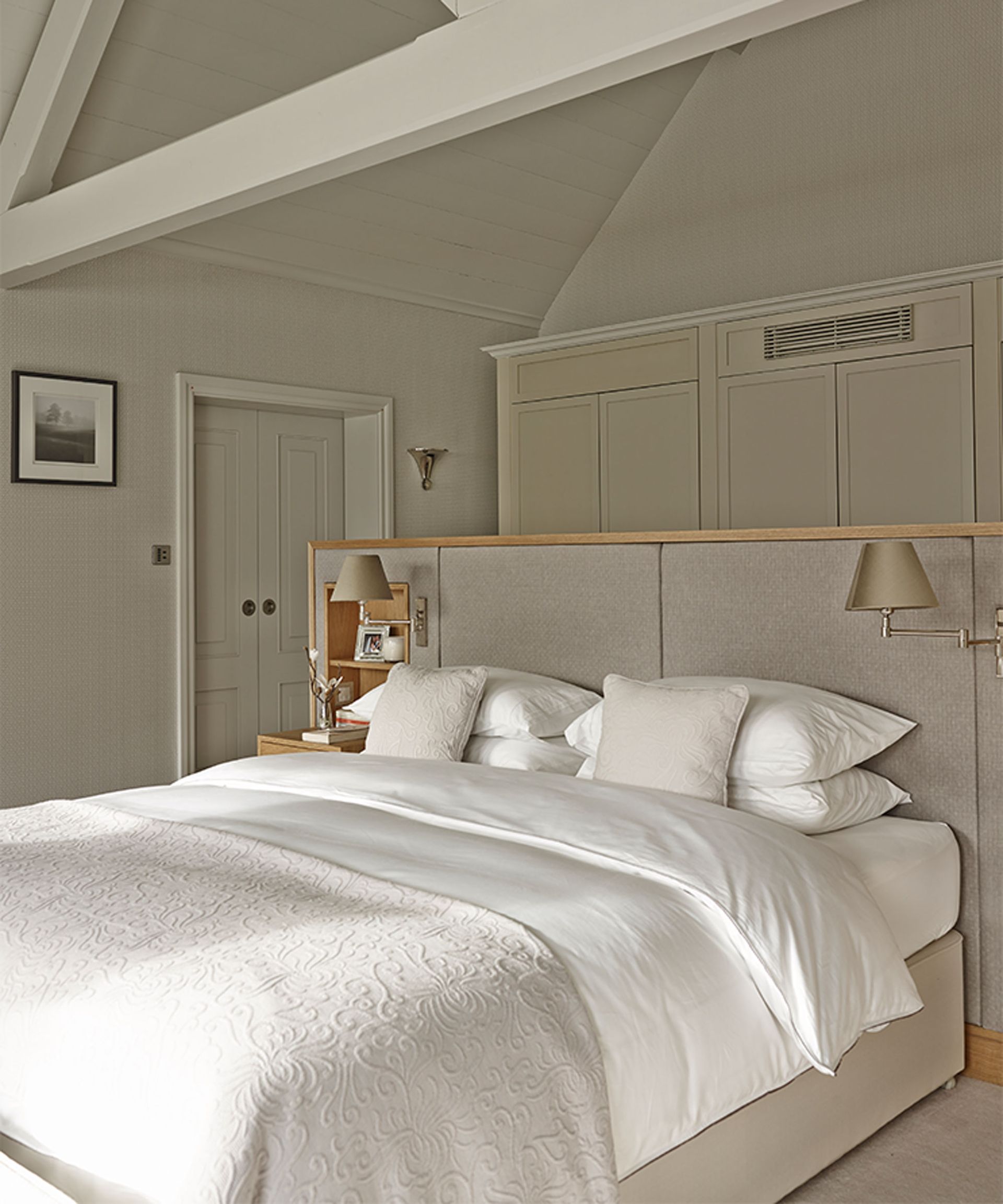 Small room bed ideas: 10 easy ways to stretch your space | Homes and ...