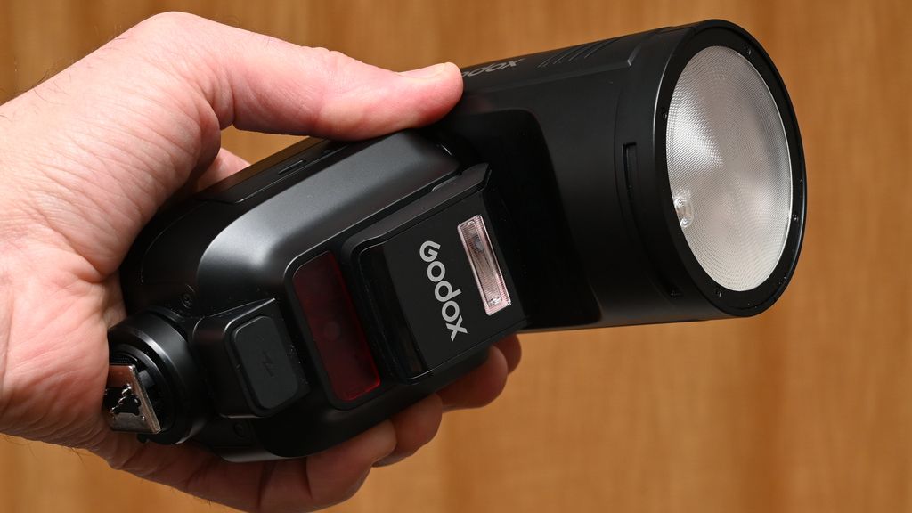 Godox V100 flashgun review: more power and new touchscreen control ...