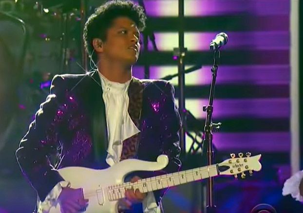 Watch Bruno Mars' Surprise Prince Tribute and Guitar Solo | Guitar World