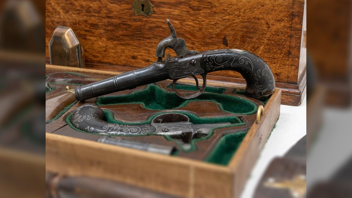 Mysterious 'vampire-slayer kit' sells at auction for $15,600 | Live Science