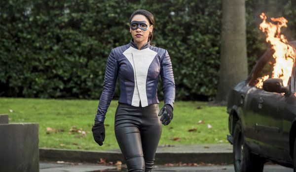 The Flash Reveals First Looks At Iris In Action As A Speedster ...