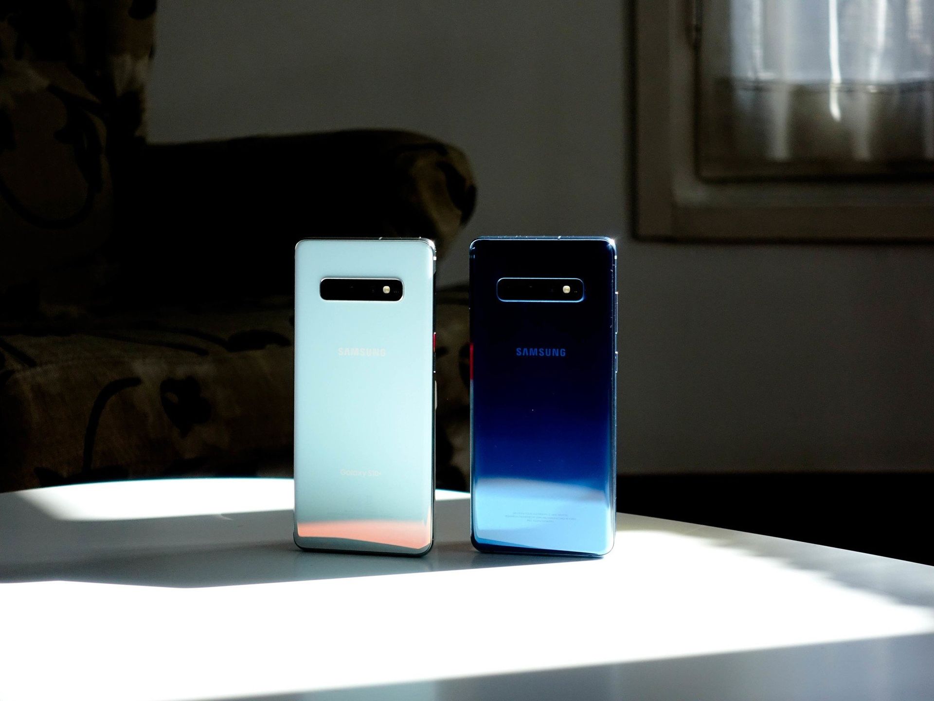 Metal vs. plastic vs. glass vs. ceramic: Which is the best phone ...