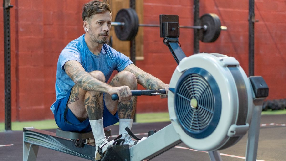 This EMOM Workout Makes For A Great Lunch Break Session | Coach