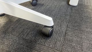 Desky Swivel 3D Tilt office chair review: an entry-level chair that ...