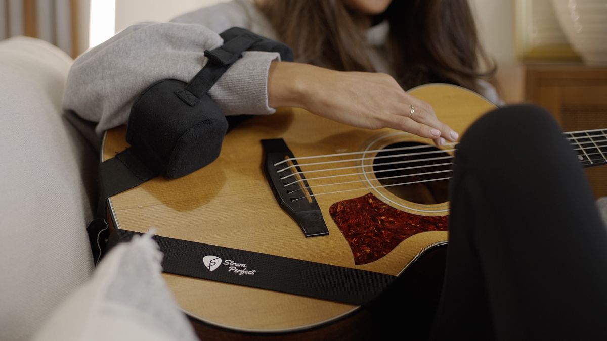Strum Perfect is a guitar attachment that aims to help beginners learn ...