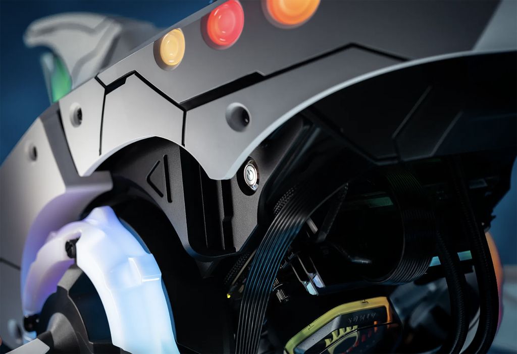 This shark PC case will take a $5,499 megabyte out of your pocket ...