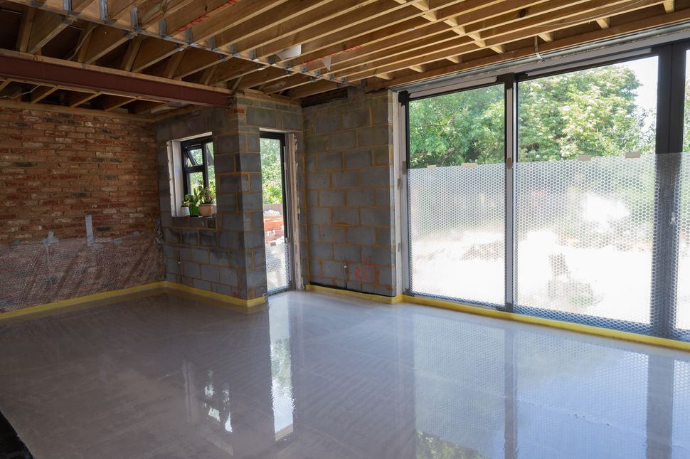 Floor Screed: Types, Cost and How it's Applied | Homebuilding