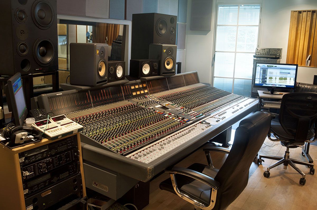 Fender offers unsigned artists chance to win time at professional ...