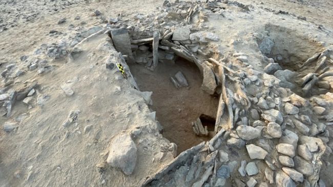 7,000-year-old tomb in Oman holds dozens of prehistoric skeletons ...