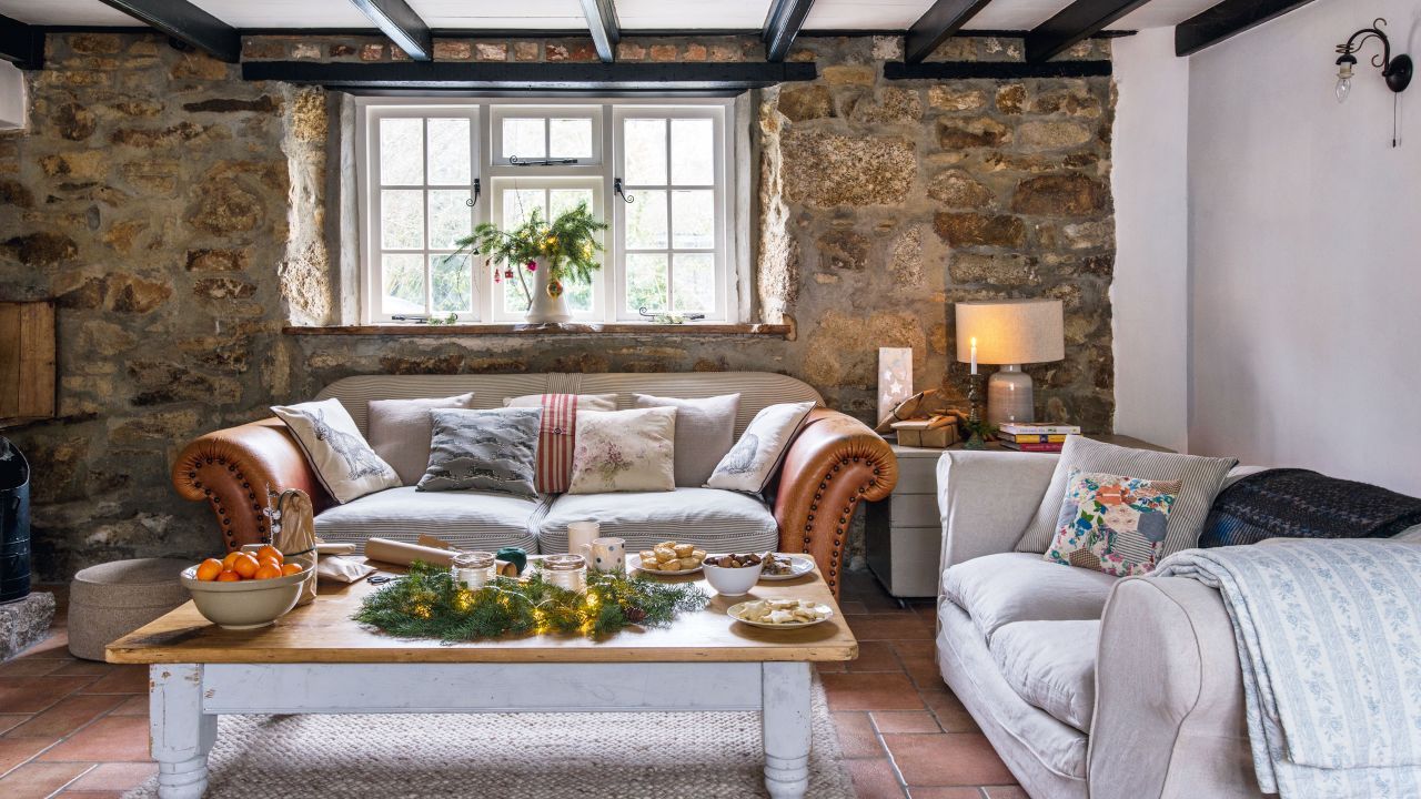 Cottage living rooms: 11 rustic decorating ideas | Real Homes