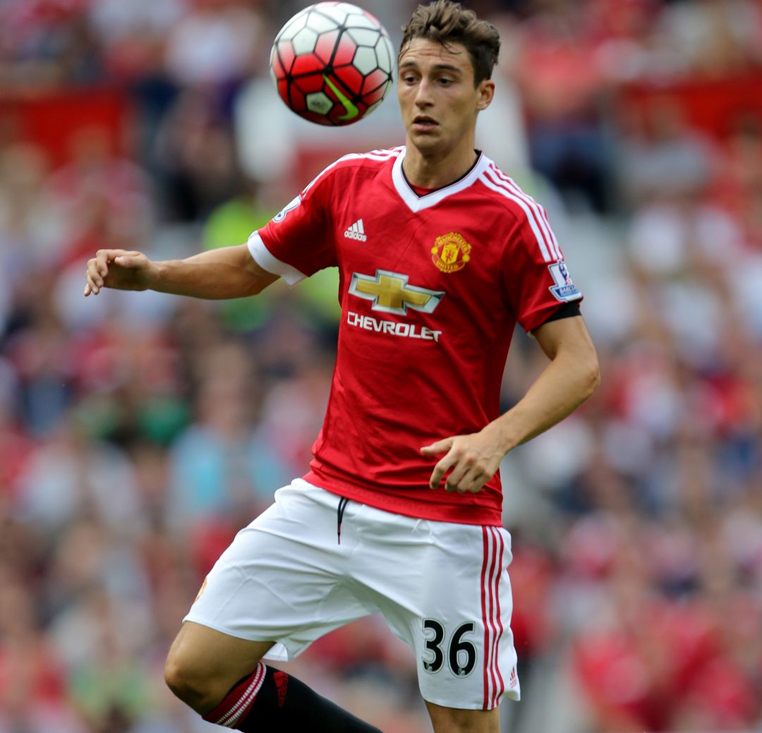 How Manchester United's full-backs got caught short in Swansea ...