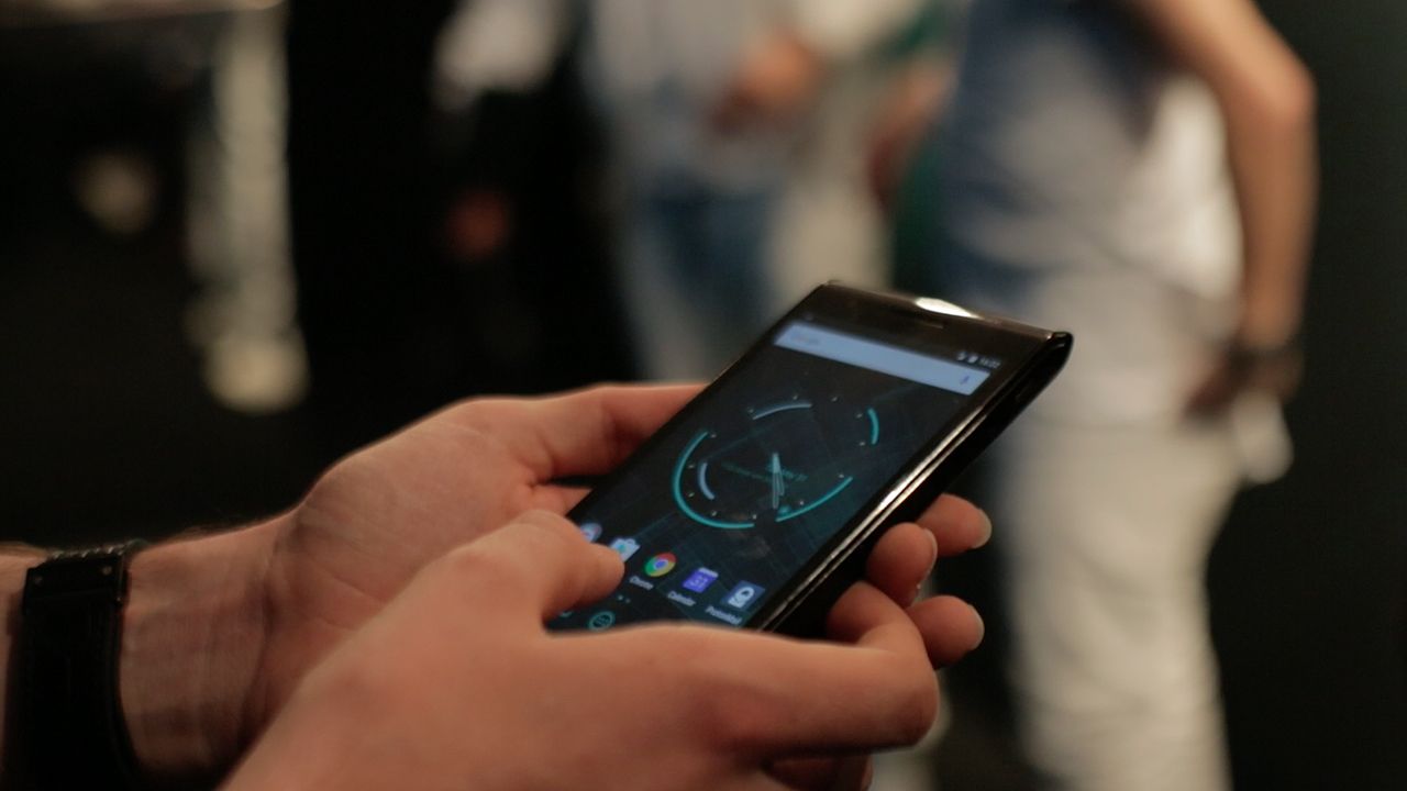 Sirin Labs Solarin hands on review: security and performance come at a ...