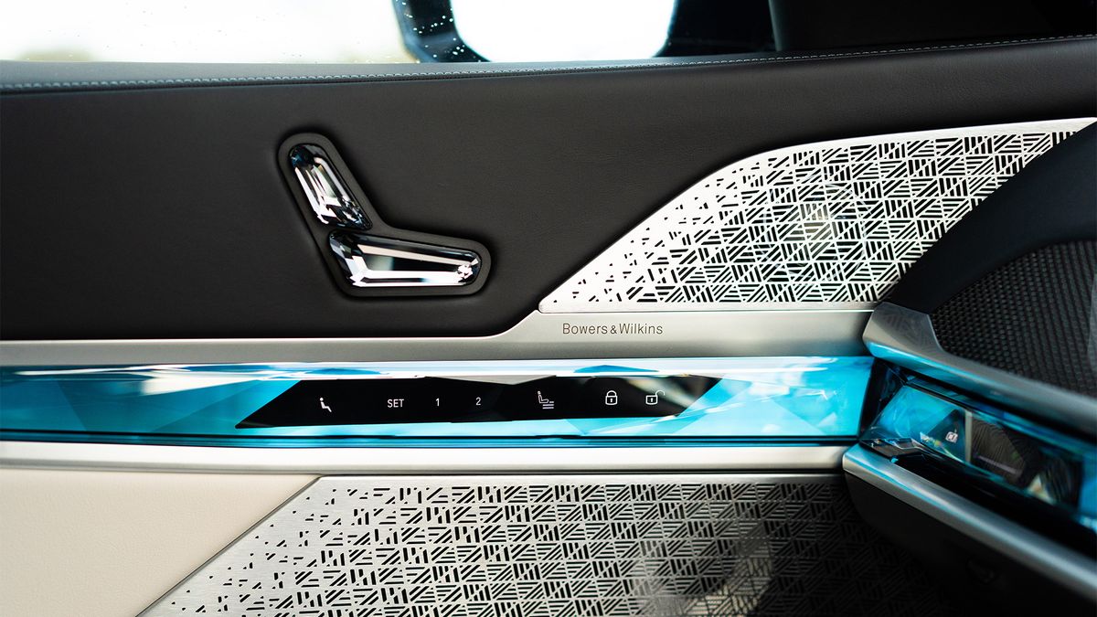 Move over, Rolls Royce – I tried the BMW i7's 31-inch 8K Theater Screen ...